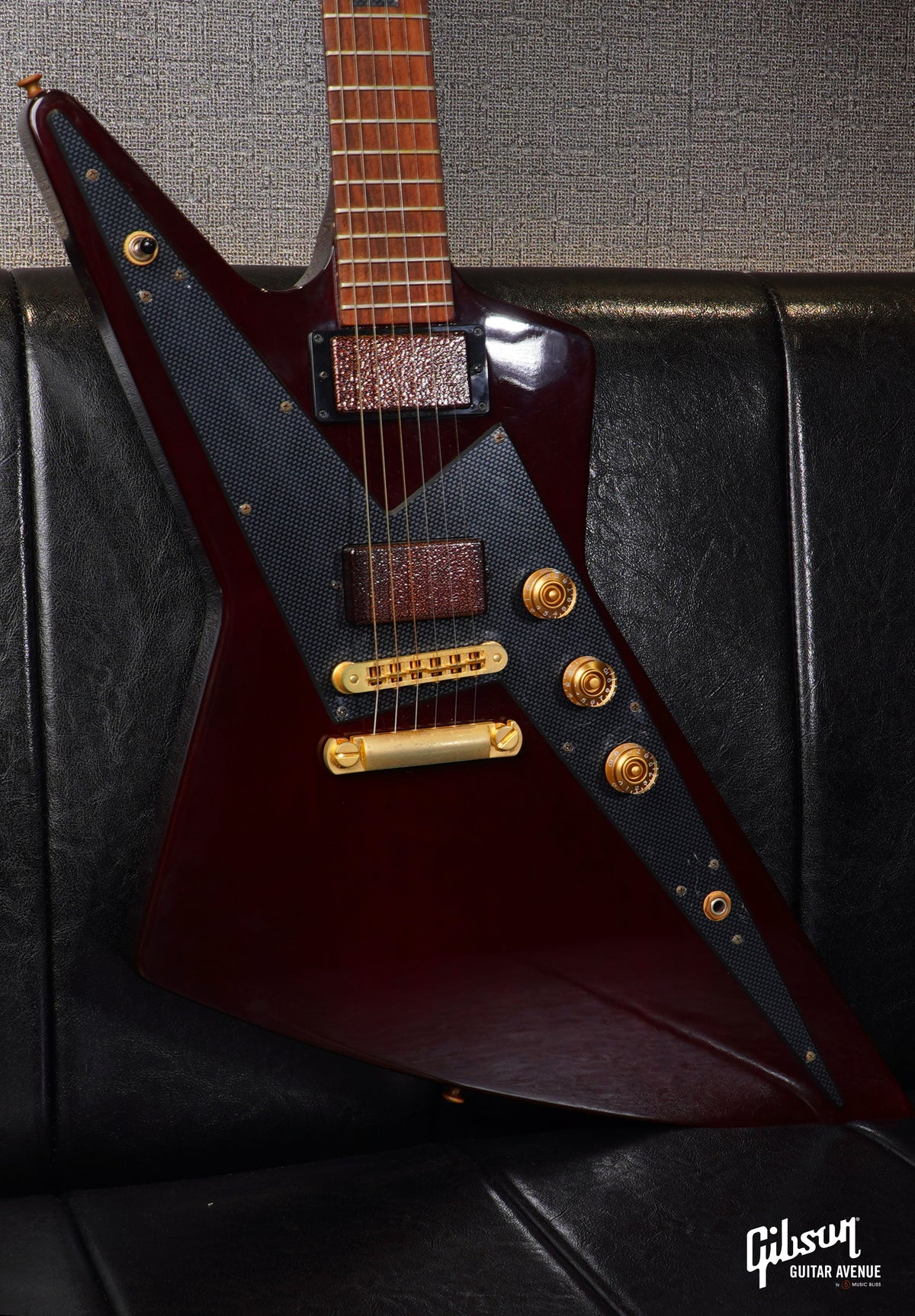 GIBSON REVERSE EXPLORER LIMITED RARE GUITAR OF THE MONTH 2008 ANTIQUE